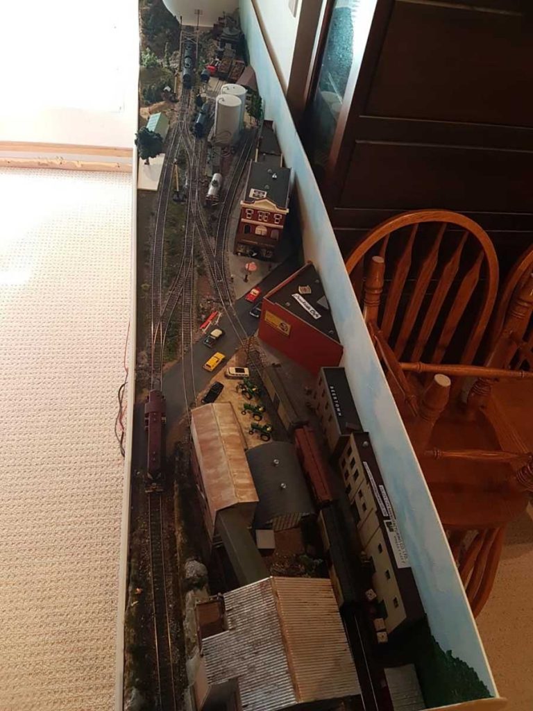 HO scale track plans for shelf layouts - Model railroad layouts ...