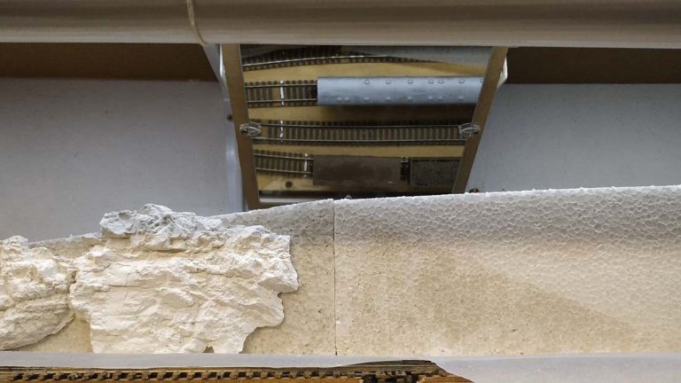 HO scale shelf layout ideas - Henry's - Model railroad layouts ...