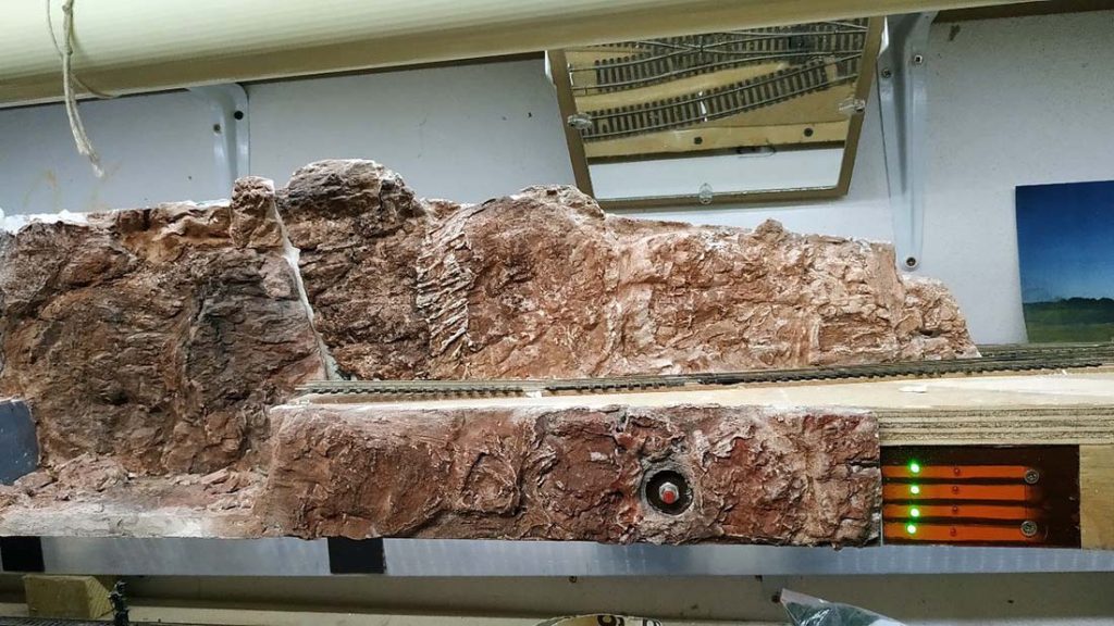 HO scale shelf layout ideas - Henry's - Model railroad layouts ...