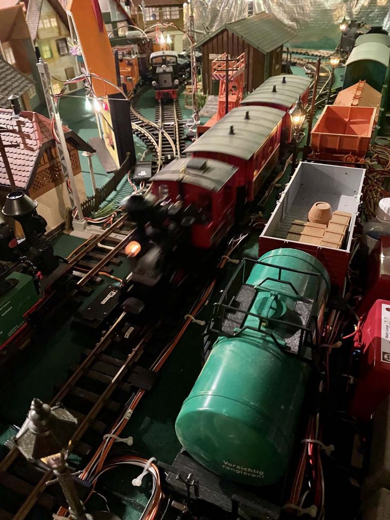 G scale trains - Dave's - Model railroad layouts plansModel railroad ...
