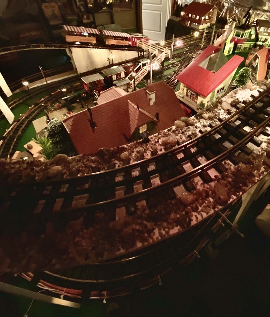 G scale trains - Dave's - Model railroad layouts plansModel railroad ...