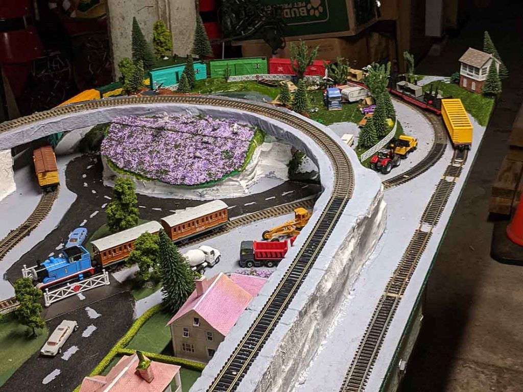 HO scale double loop: Jason and Heather's - Model railroad layouts ...