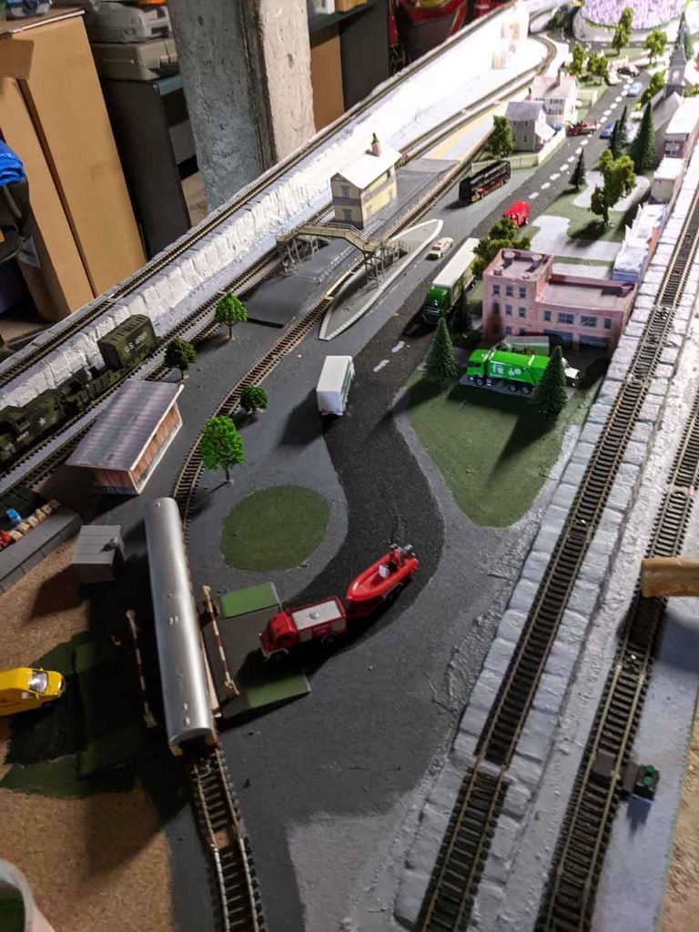 HO scale double loop: Jason and Heather's - Model railroad layouts ...