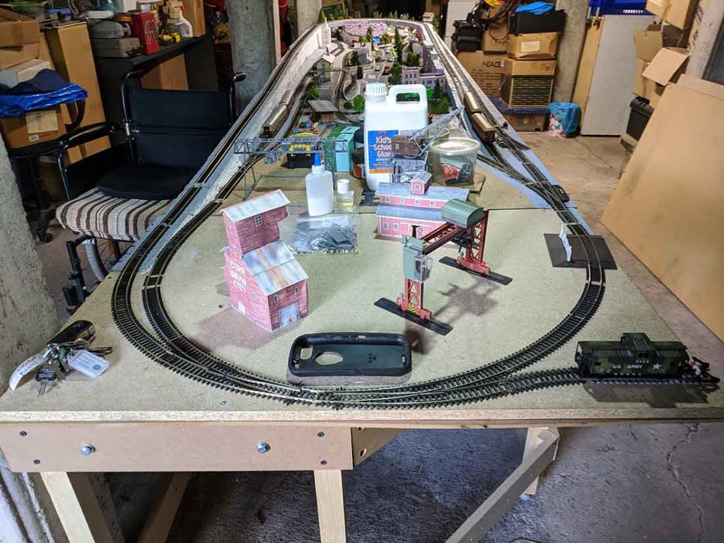 HO scale double loop: Jason and Heather's - Model railroad layouts ...