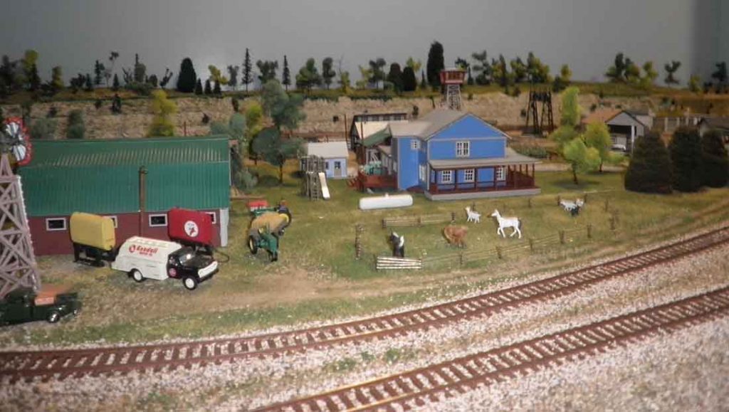 HO scale layout 8x15 - Model railroad layouts plansModel railroad ...