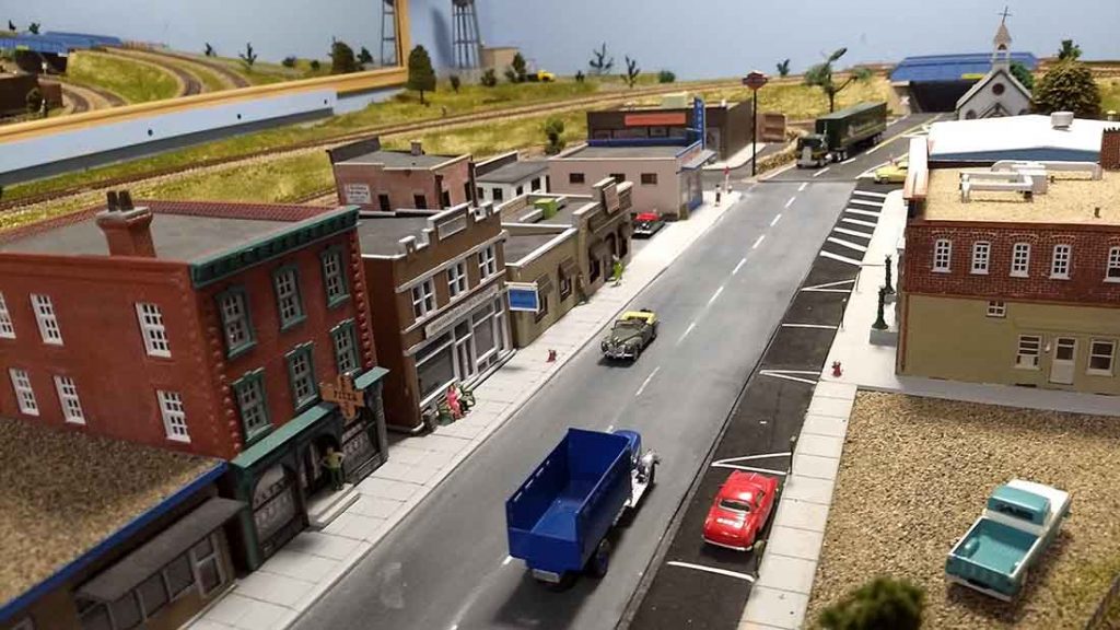 HO scale layout 8x15 - Model railroad layouts plansModel railroad ...