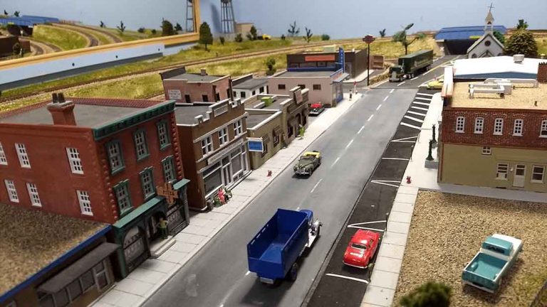 HO scale layout 8x15 - Model railroad layouts plansModel railroad ...