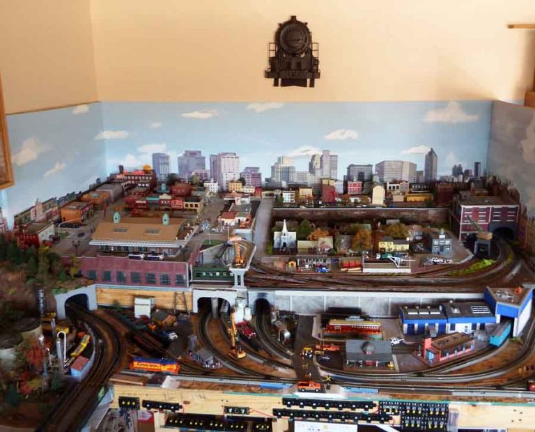 HO train layouts 4x8 - Model railroad layouts plansModel railroad ...