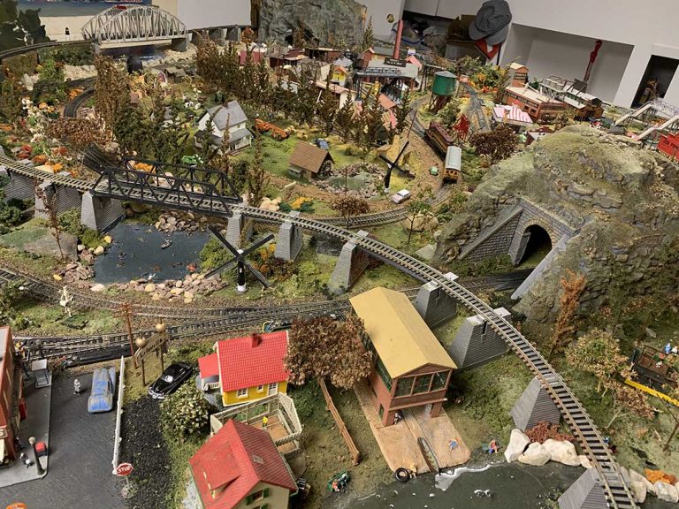 HO train layouts - Model railroad layouts plansModel railroad layouts plans