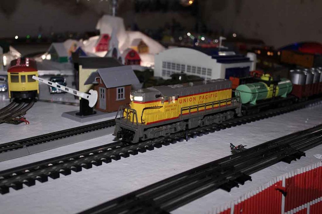 Christmas tree train layout - Model railroad layouts plansModel ...