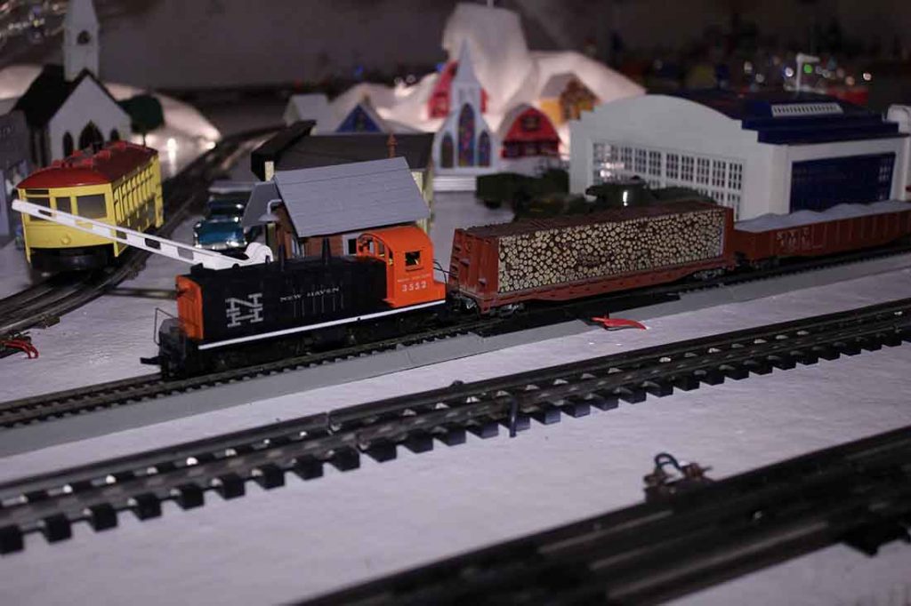 Christmas tree train layout - Model railroad layouts plansModel ...