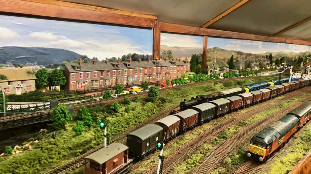 Loft railway - Dave's - Model railroad layouts plansModel railroad ...