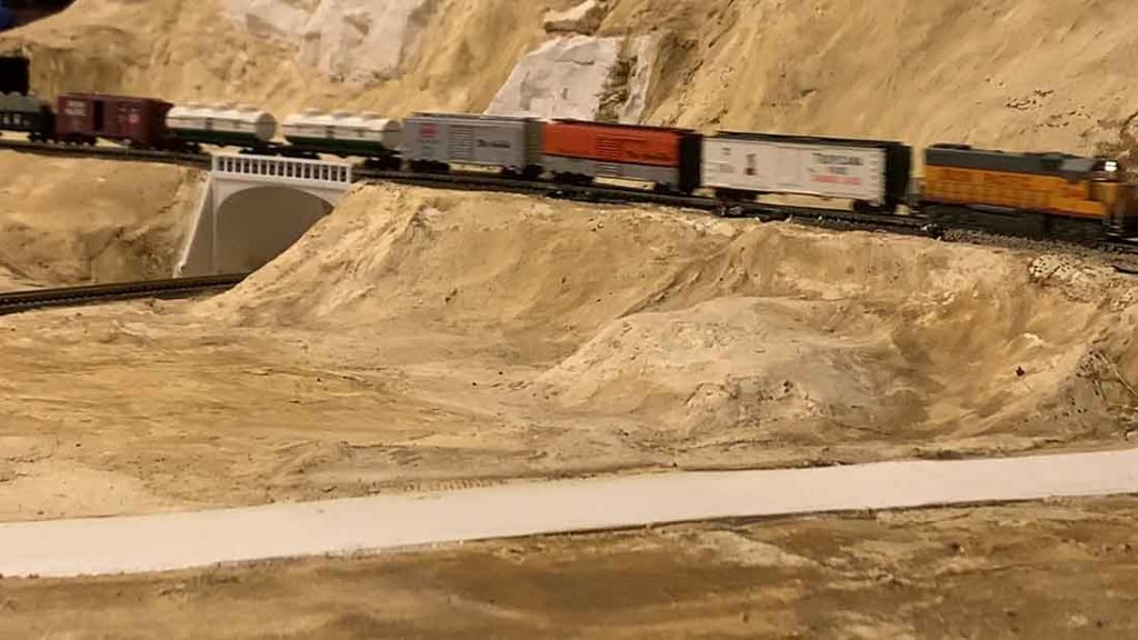 N scale mountains - Model railroad layouts plansModel railroad layouts ...
