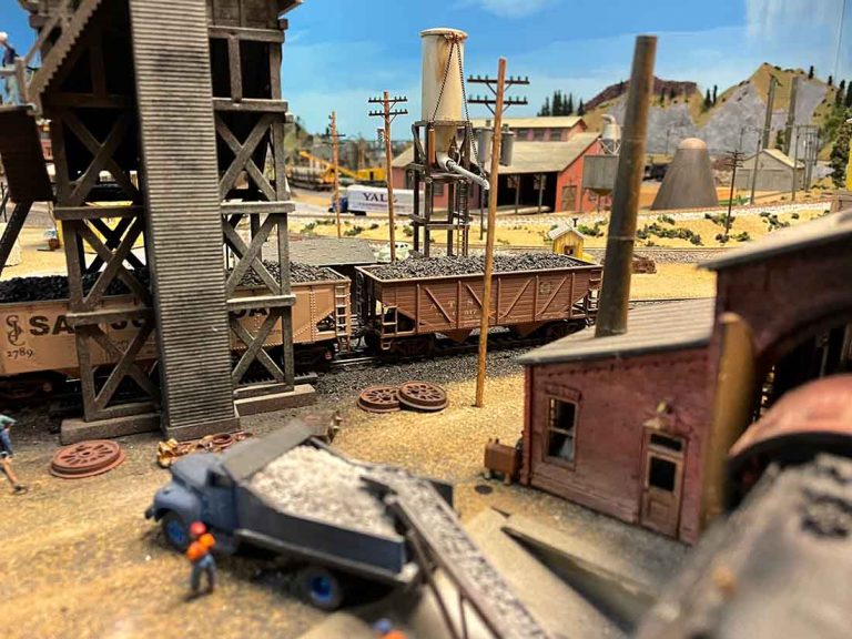 HO scale lumber yard - Model railroad layouts plansModel railroad ...