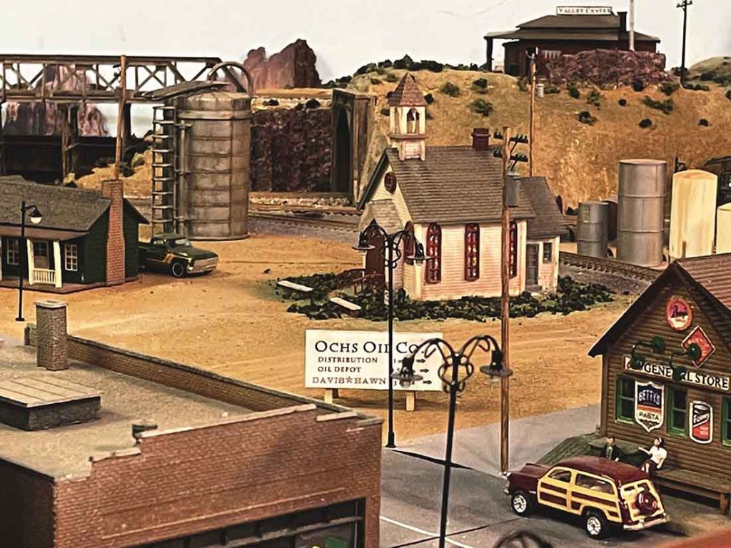 HO scale lumber yard - Model railroad layouts plansModel railroad ...