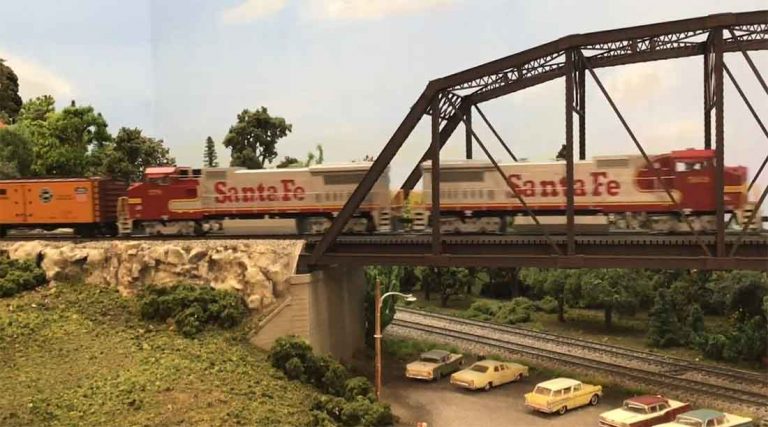 HO scale 11x22 Santa Fe layout - Model railroad layouts plansModel ...