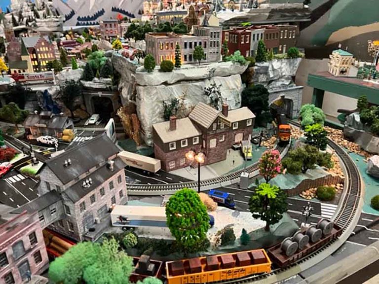 HO scale train layout - Model railroad layouts plansModel railroad ...