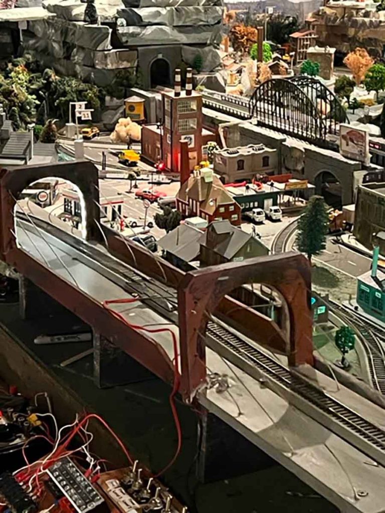 HO scale train layout - Model railroad layouts plansModel railroad ...