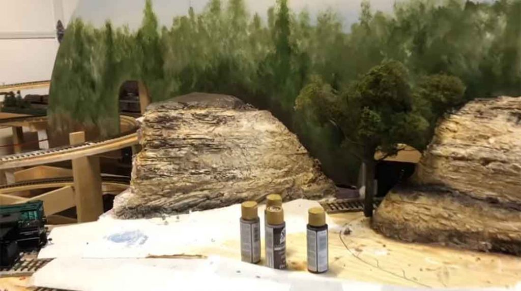 How to make a cliff face - Model railroad layouts plansModel railroad ...