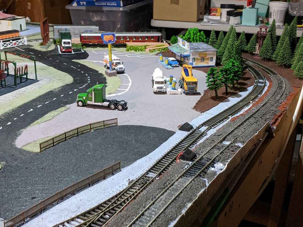 HO layout - Heather and Jasons's - Model railroad layouts plansModel ...