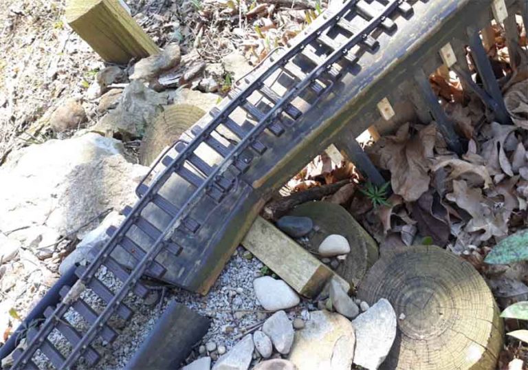 G scale track layout - Model railroad layouts plansModel railroad ...