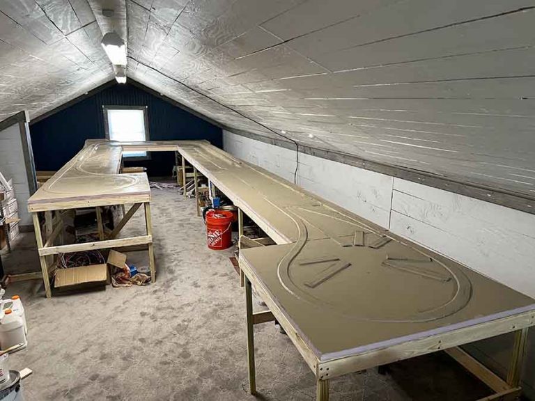 Attic layout - Model railroad layouts plansModel railroad layouts plans