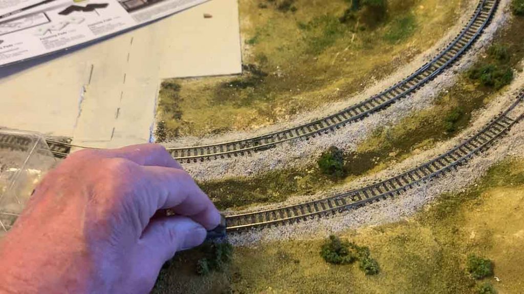 Clean your track - Dean shows us how - Model railroad layouts ...