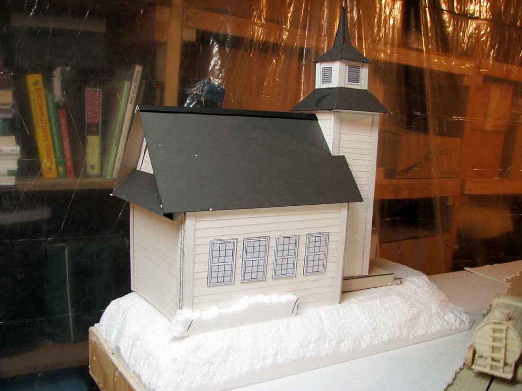 Model train town with moving cars - Model railroad layouts plansModel ...