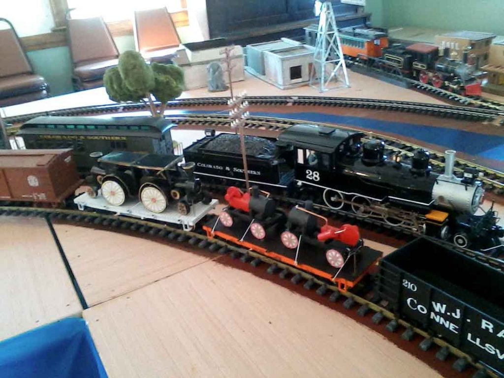 Model train town with moving cars - Model railroad layouts plansModel ...