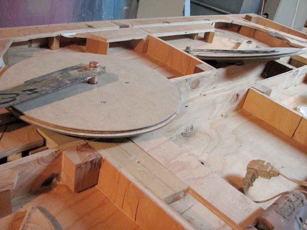 Model train town with moving cars - Model railroad layouts plansModel ...