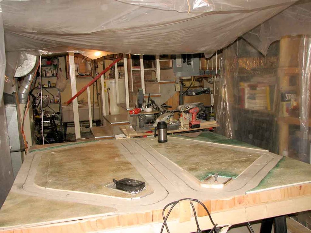 Model train town with moving cars - Model railroad layouts plansModel ...