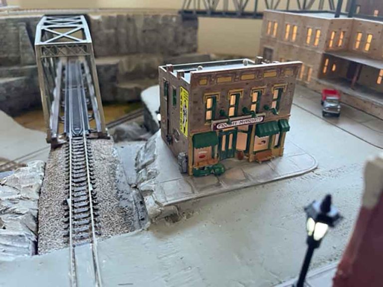Clark's N scale city layout - Model railroad layouts plansModel ...