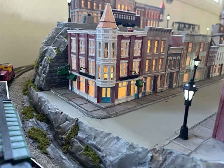 Clark's N scale city layout - Model railroad layouts plansModel ...