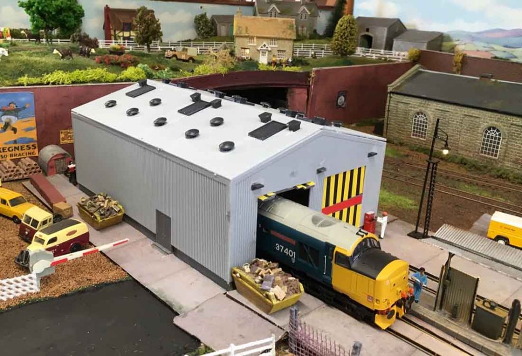 Model power CN freight train - Model railroad layouts plansModel ...