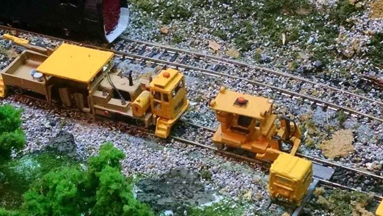 10x10 HO layout - Model railroad layouts plansModel railroad layouts plans