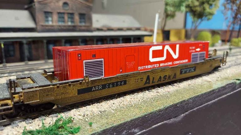 Model power CN freight train - Model railroad layouts plansModel ...