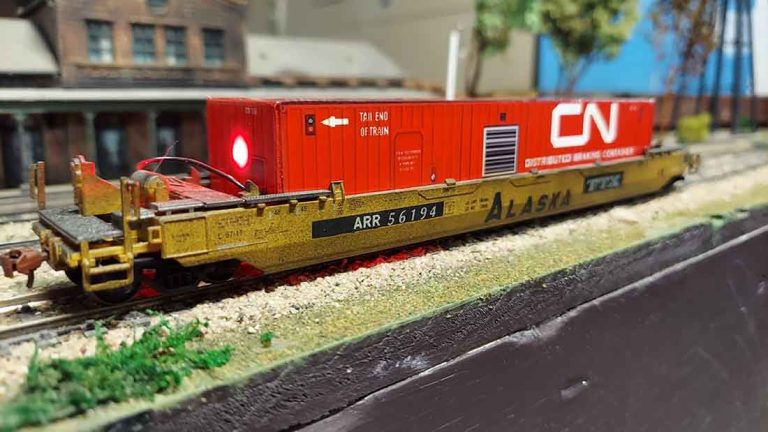 Model power CN freight train - Model railroad layouts plansModel ...