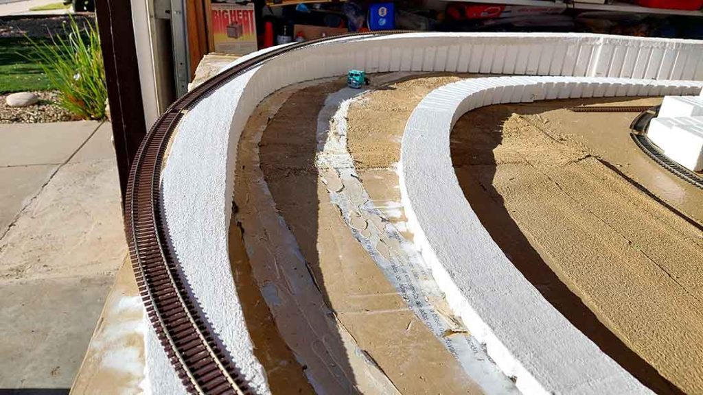 HO scale layout 5x14 - Model railroad layouts plansModel railroad ...