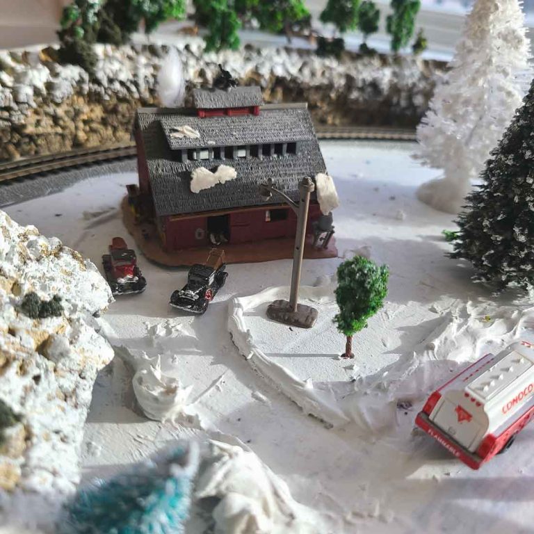 Christmas model train layout - Model railroad layouts plansModel ...