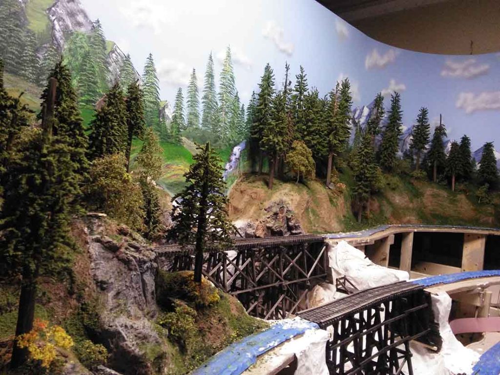 Model train backdrops - Model railroad layouts plansModel railroad ...