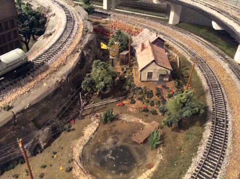 Scratch builds on Mike's layout - Model railroad layouts plansModel railroad layouts plans