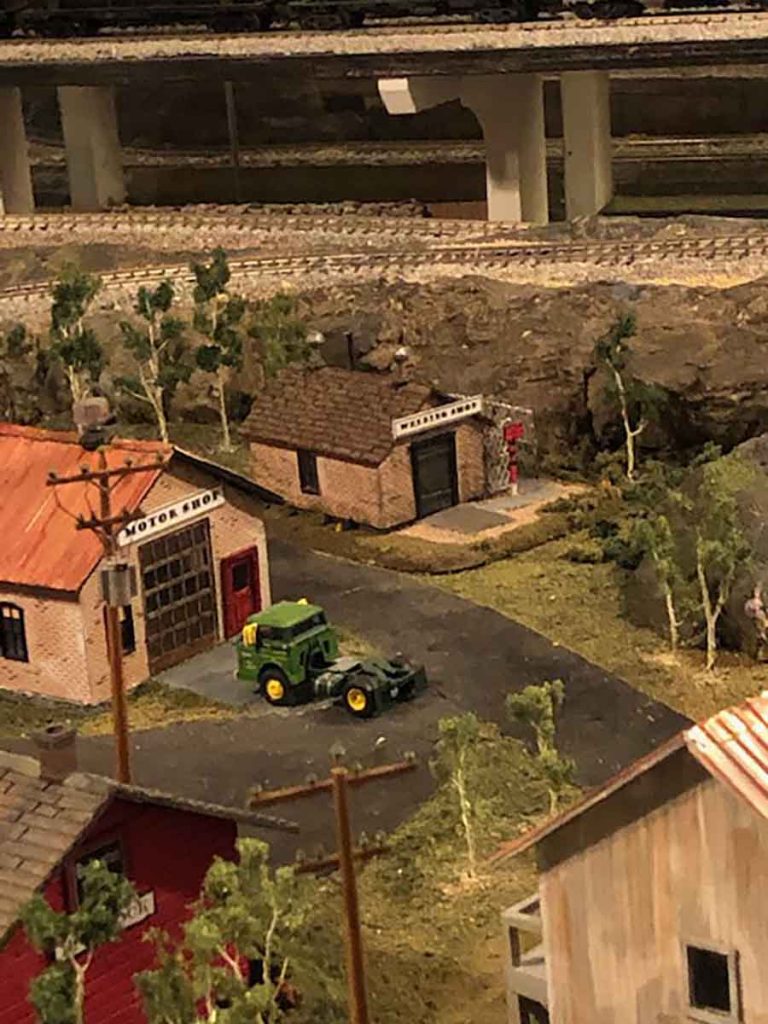 Scratch builds on Mike's layout - Model railroad layouts plansModel railroad layouts plans