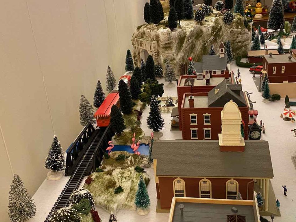 Small space HO train layout - Model railroad layouts plansModel ...