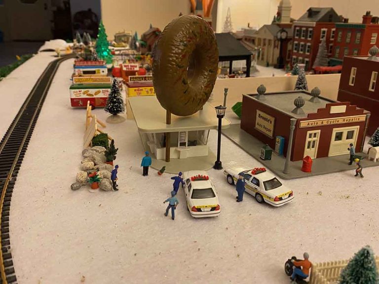 Small space HO train layout - Model railroad layouts plansModel ...