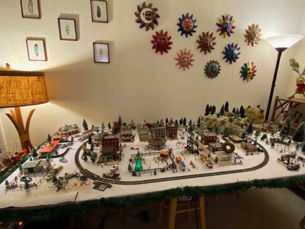 Small space HO train layout - Model railroad layouts plansModel ...