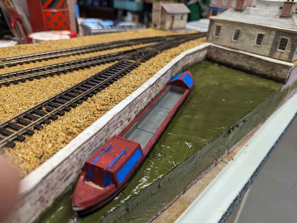 Small space HO train layout - Model railroad layouts plansModel ...