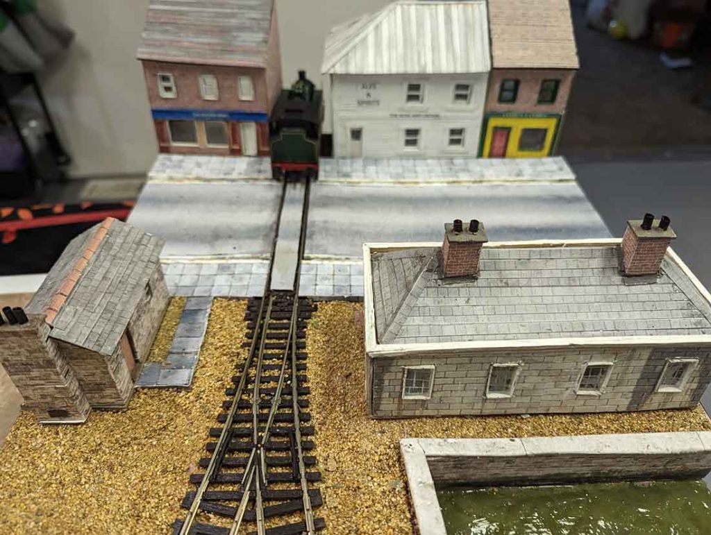 Small space HO train layout - Model railroad layouts plansModel ...