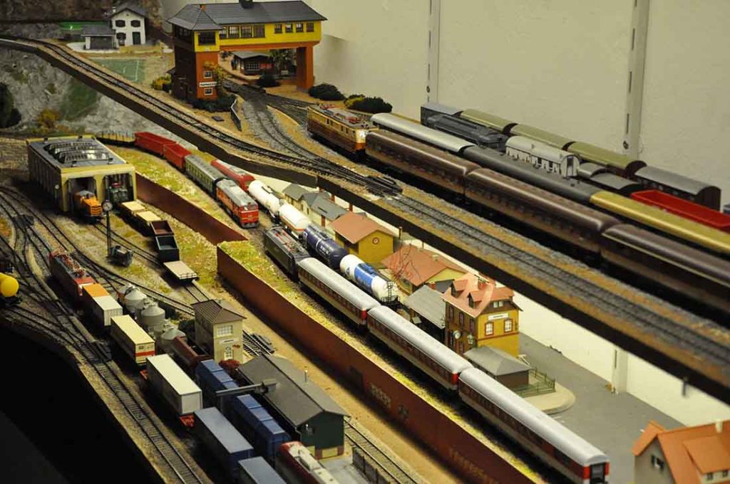 European HO scale DCC - Model railroad layouts plansModel railroad ...