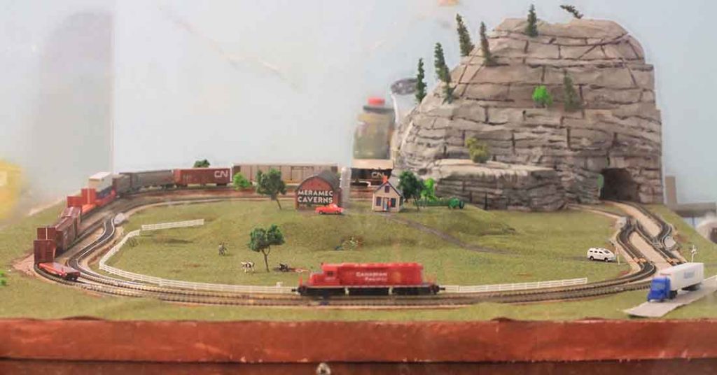 Z scale model train - Model railroad layouts plansModel railroad ...