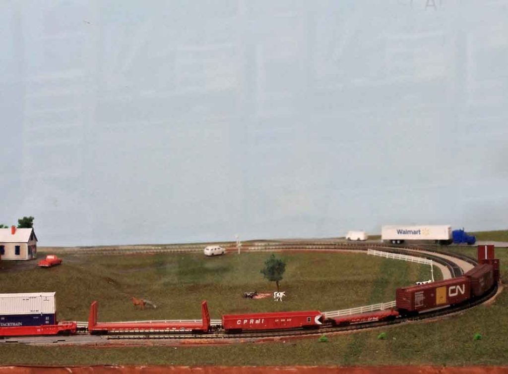 Z scale model train - Model railroad layouts plansModel railroad ...